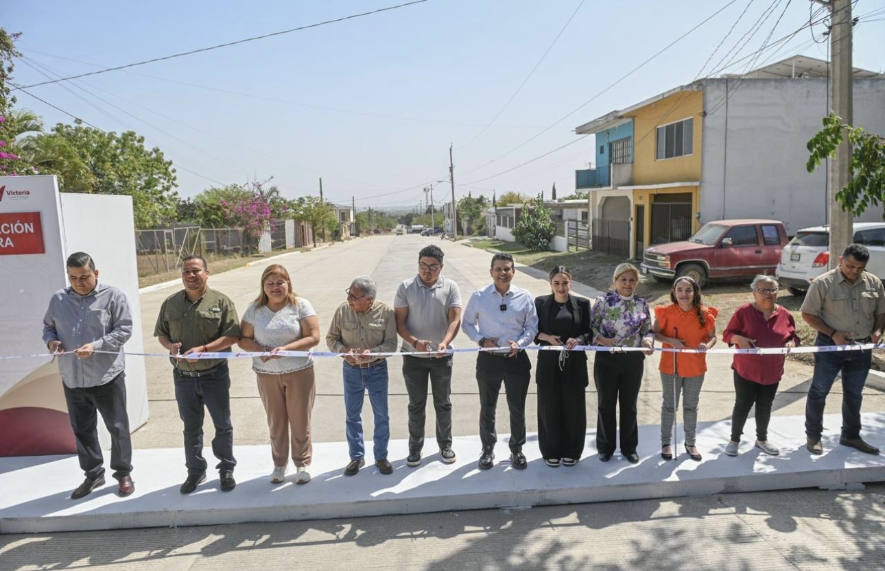 Inauguran calle de concreto hidráulico en la colonia Cuauhtémoc - Desde Donde Estamos